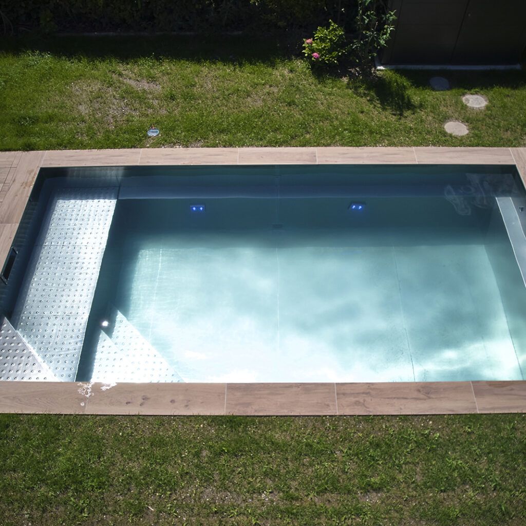 Piscines coques inox : moins de 10 m² ou plus