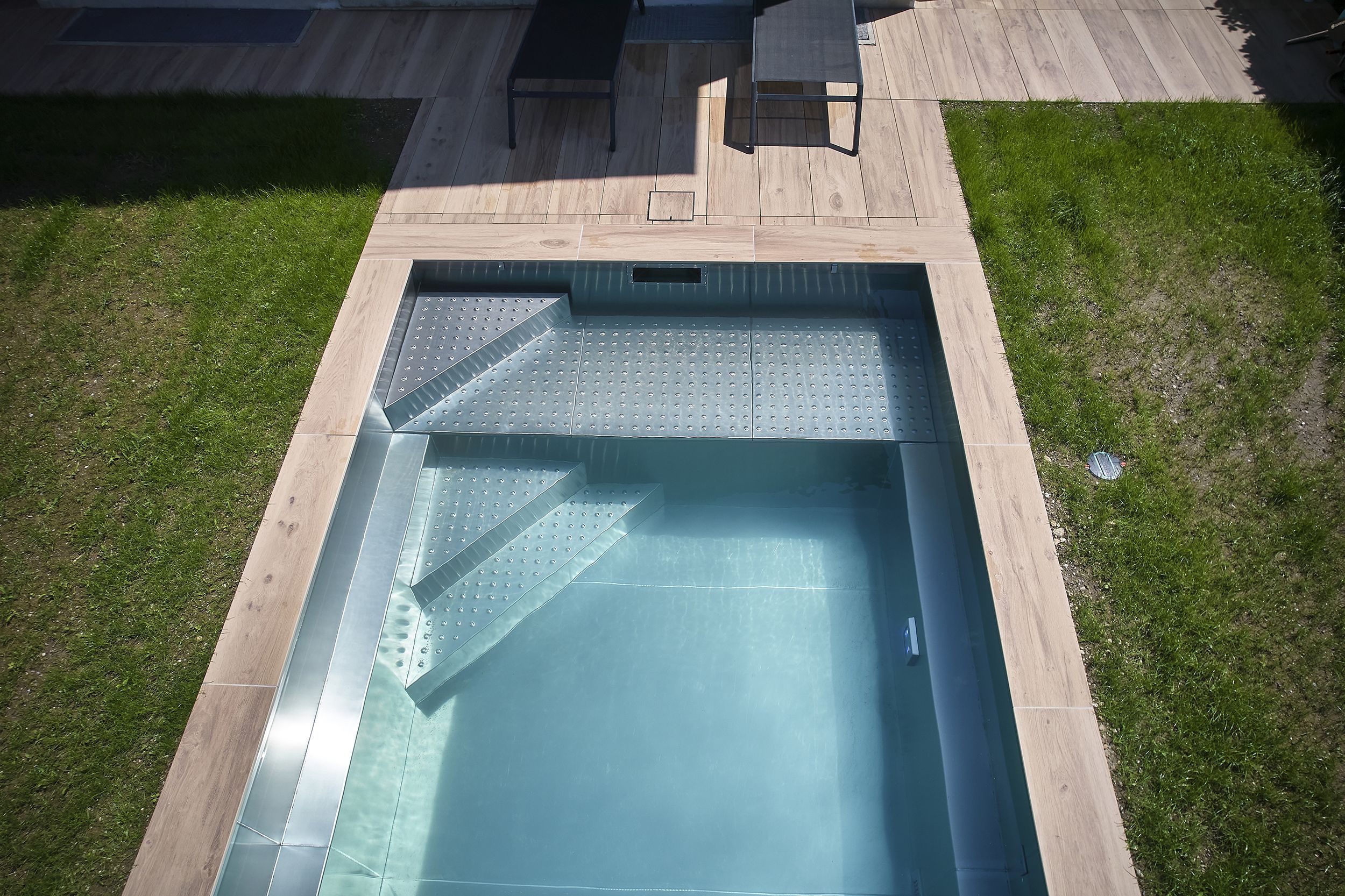 Piscine inox, c'est quoi ? Avantages et inconvénients