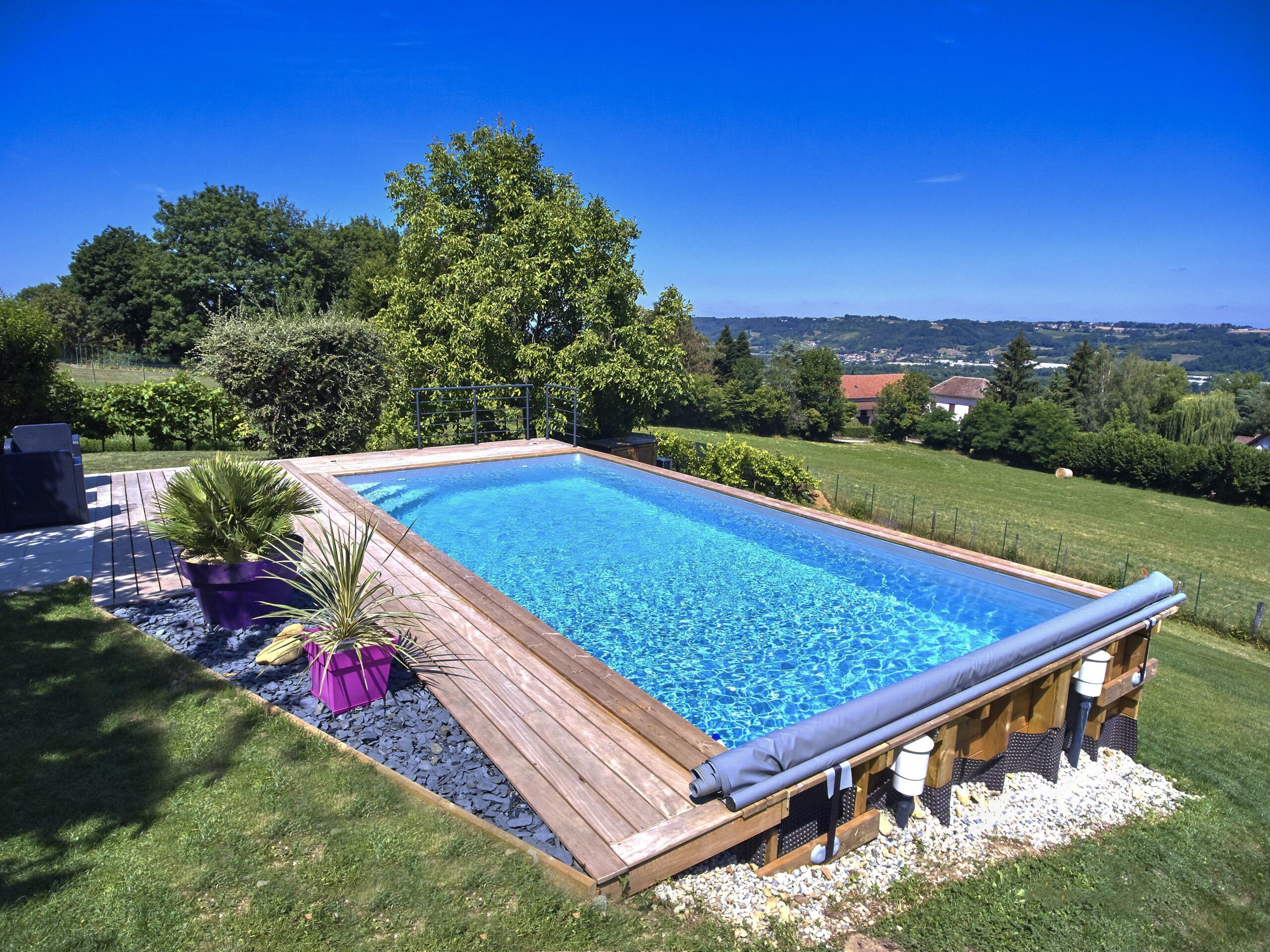 Piscine semi enterrée : composite, acier, coque, container, creusée