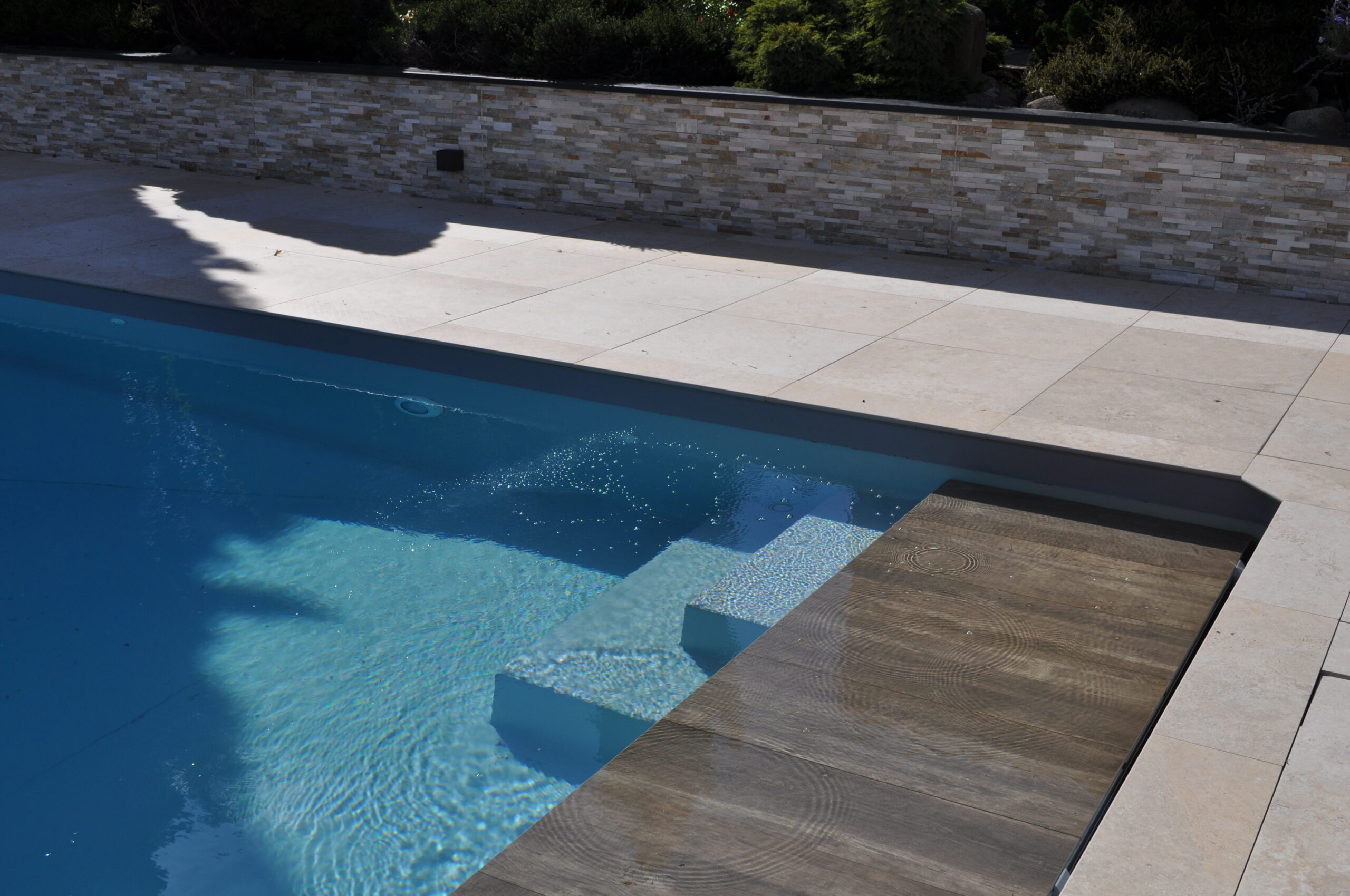 10 inspirations d’escaliers de piscine | EuroPiscine